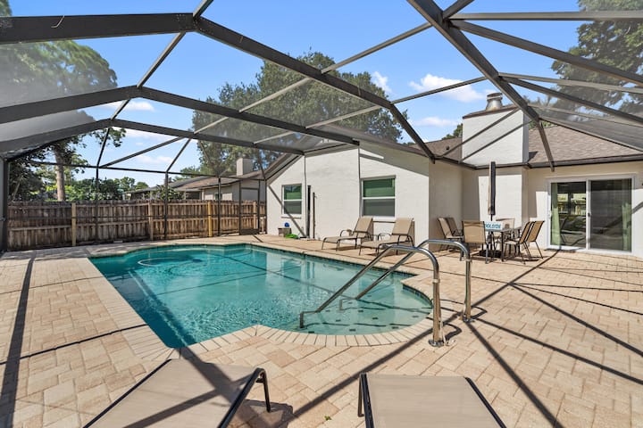Relax In Largo Oasis With Pool - Largo, FL