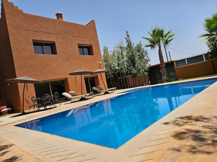 Villa Climatisée Avec 4 Suites Et Piscine Chauffée - Marokko