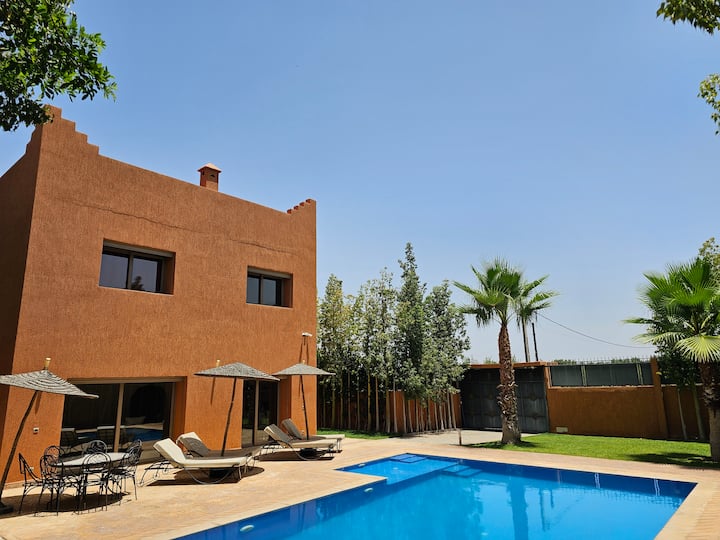 Villa Marrakech- Piscine Chauffée-personnel Privé - Morocco