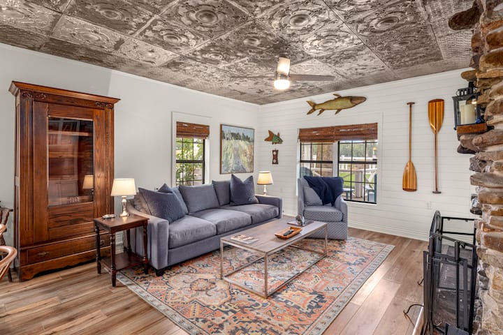 Charming 100-year-old Cottage On Beaver Lake - Lowell, AR