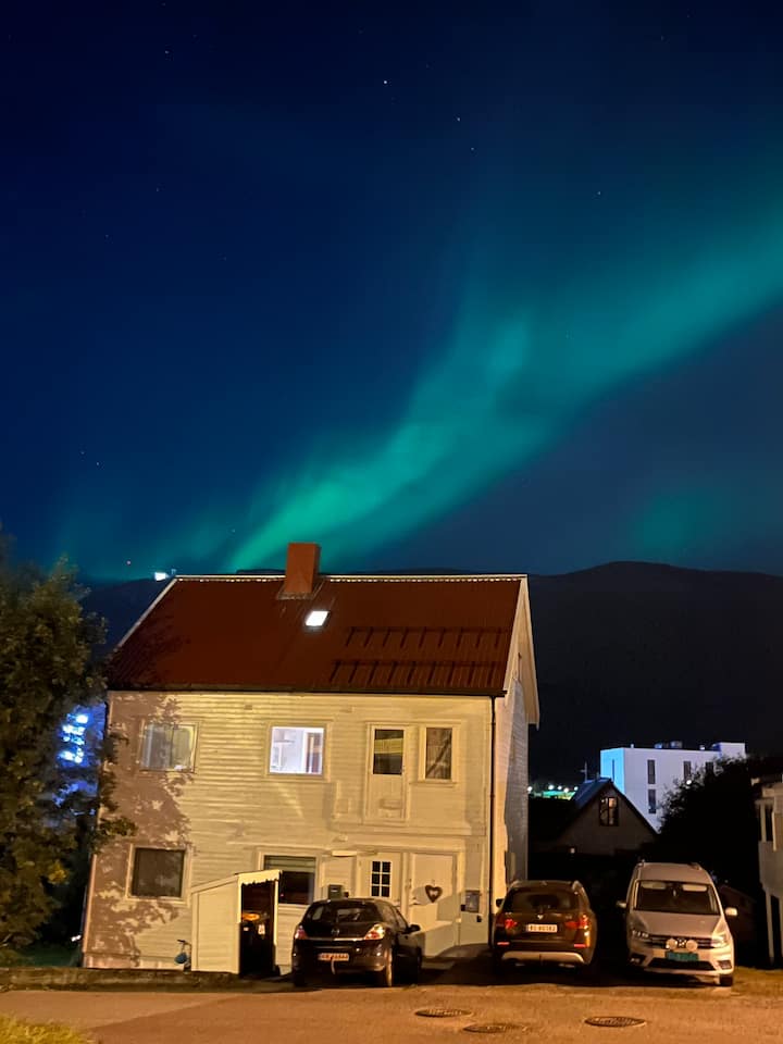 Centrally Located Apartment In A Classic Townhouse - Tromsø