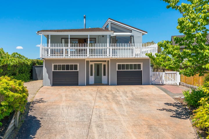 Bird Songs And Lake Views - Acacia Bay - Taupō