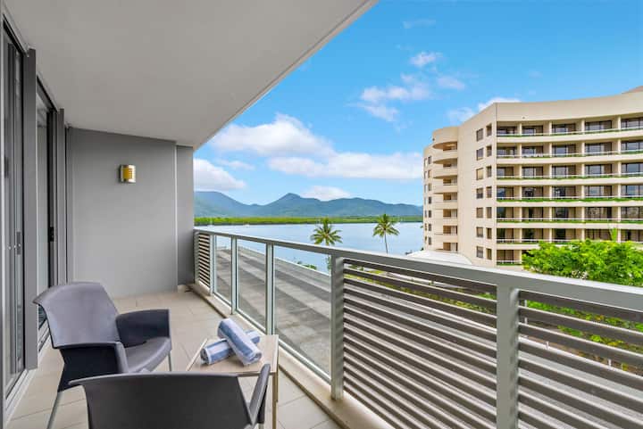 Panoramic Views At Harbour Light On The Waterfront - Cairns