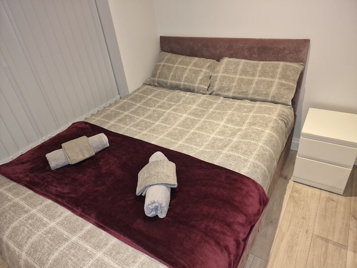 Lovely 3 Bedroom House, Luton Airport - Luton