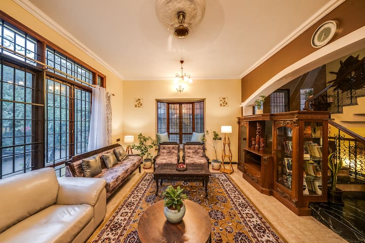 Waterfall Manor Luxury Villa With Lawn & Waterfall - Bengaluru