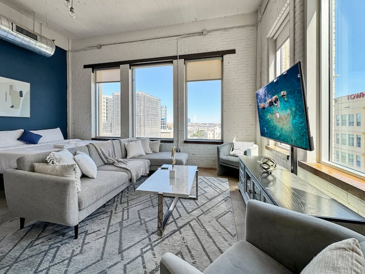 Luxury 1bd | Dt Dallas | Sleeps 10 | Free Parking - Turtle Creek - Dallas