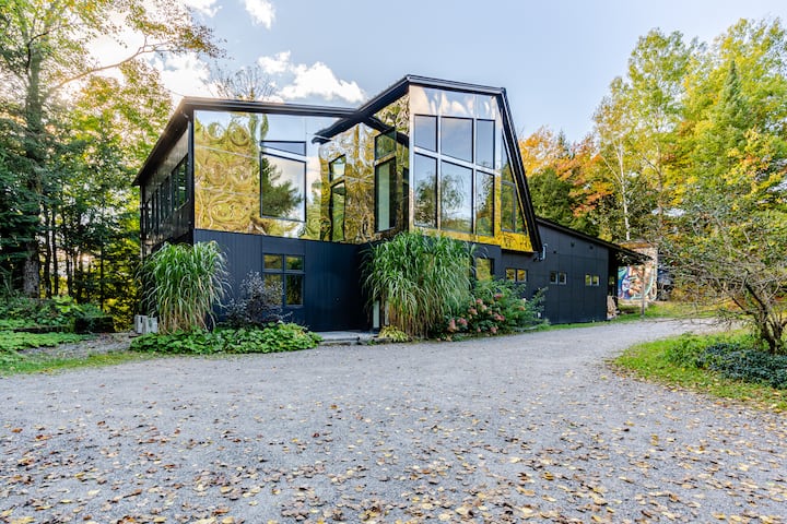 Modern Riverfront Escape W/gym, Sauna, Dock - Bracebridge