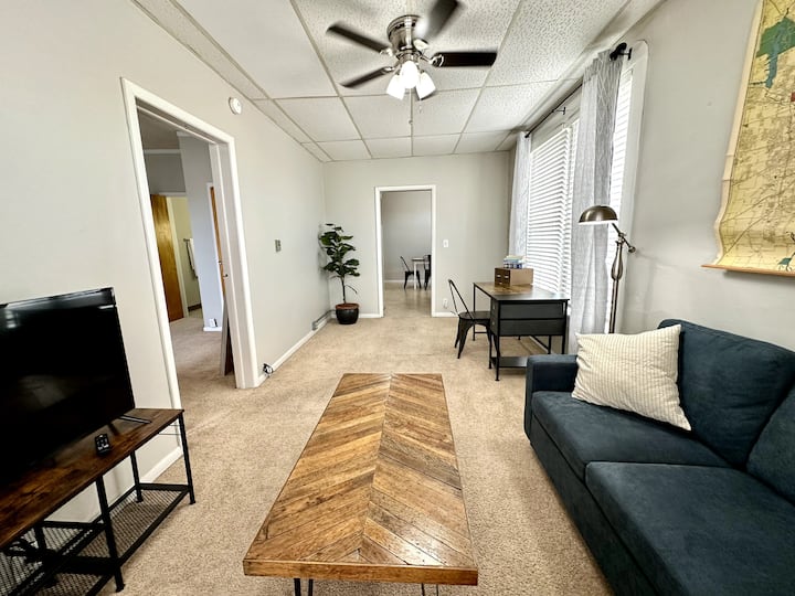 1br On Main St 10 Min To Indy - Indianapolis, IN