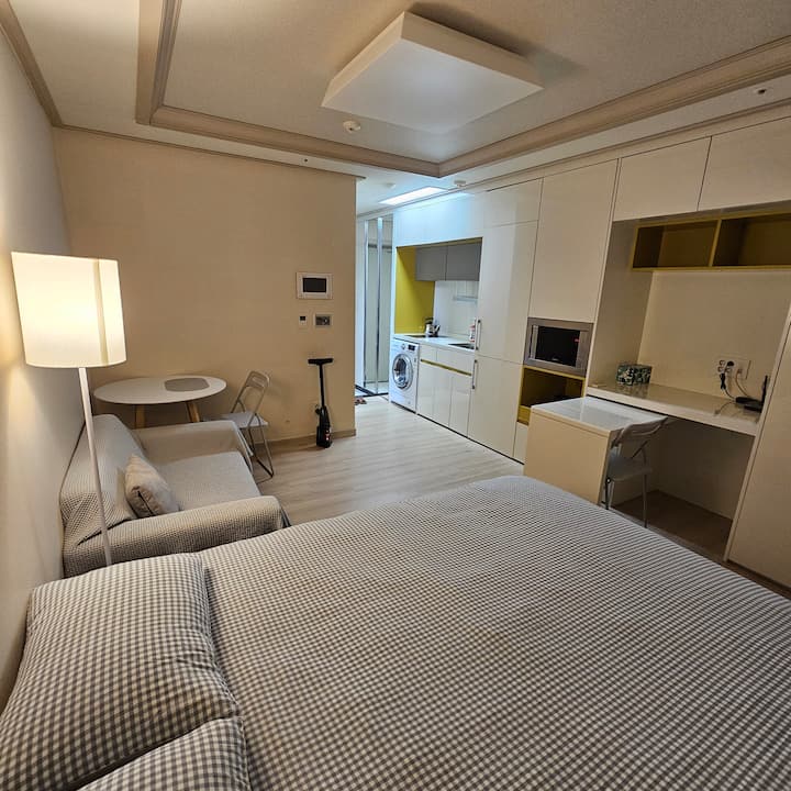Dmcity 1200a, Line 9, 1 Minute, Tv, Sofa - Seoul