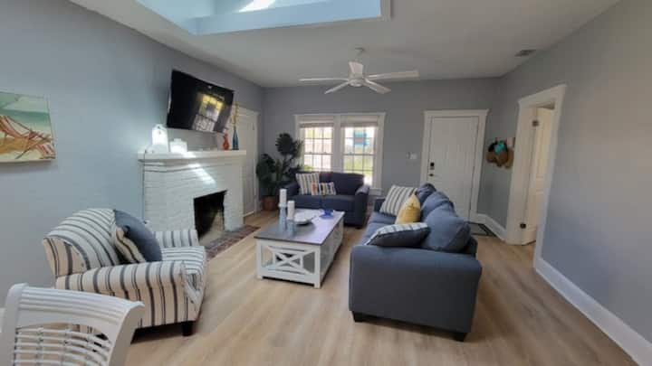 Cottage By The Sea Daytona - Daytona Beach, FL