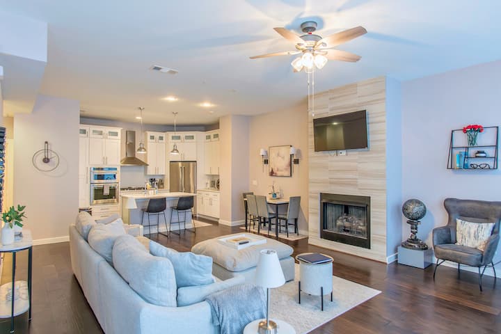 Location & Luxury,walk To Globelife-at&t-six Flags - Arlington, TX