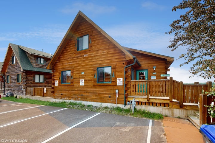 Cozy Entire Cabin In Perfect Warrens With A Loft - Fort McCoy, WI