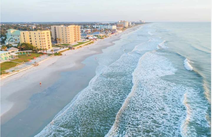 Amazing Oceanfront, No Drive Bch - New Smyrna Beach, FL