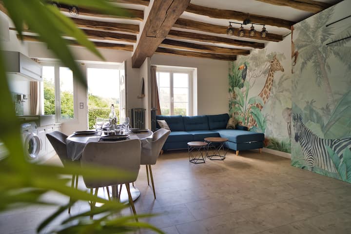 Le Toucan : 600m De L’entrée, Au Bout Du Parking - Saint-Aignan-sur-Cher