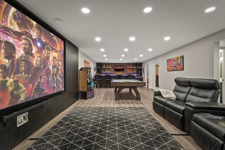 Family Fun Retreat | Hot Tub | Gym | Theatre | Bar - Calgary