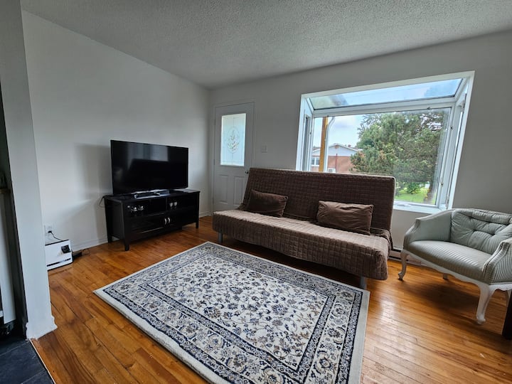 4 Bedroom Spacious Apartment +Parking+ Basement - Laval, Quebec, Canadà