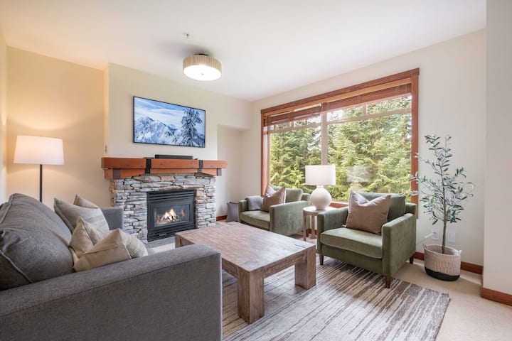 Ski-in/out | Complex Hot Tub | Free Parking | Tv - Whistler