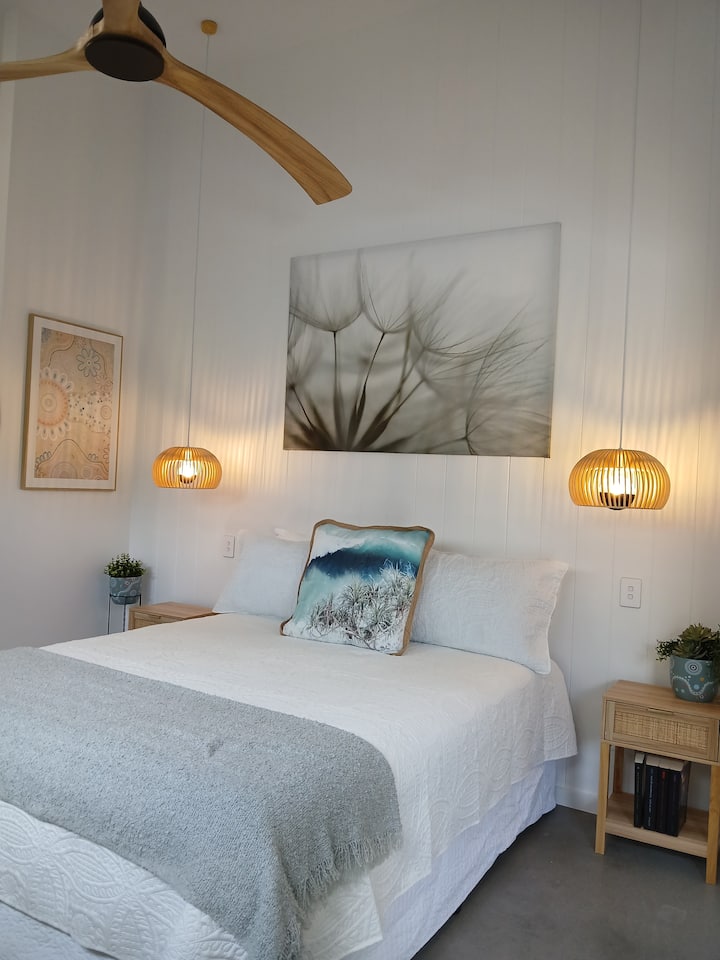 Travelers Palm Private Guest Suite - Red Rock