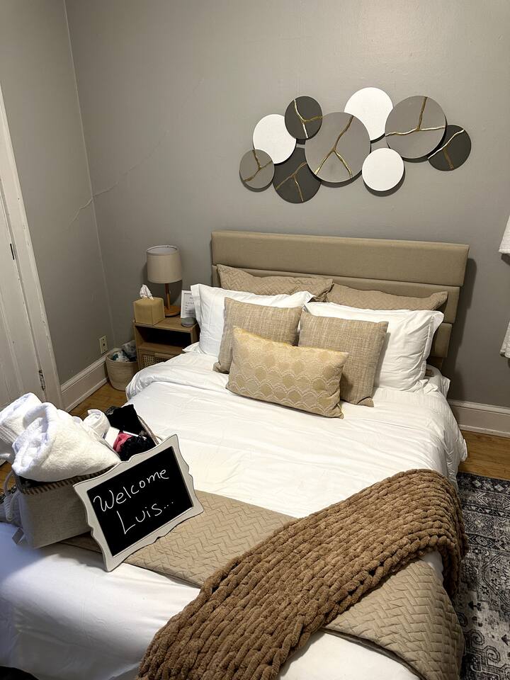 Luxury Private Room With Balcony! - Milwaukee