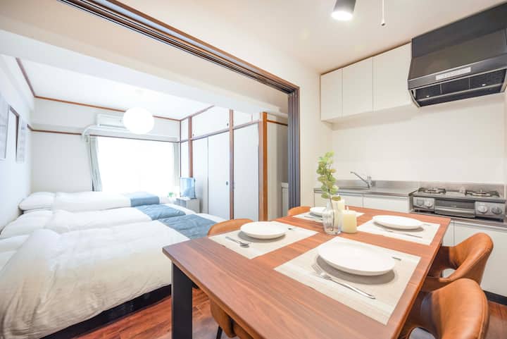 新宿直通電車で7分！40平米最大6名可能/ベッド3台/b038 - Tokyo