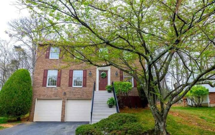 Gorgeous Cozy Tysons Corner Home - Fairfax, VA