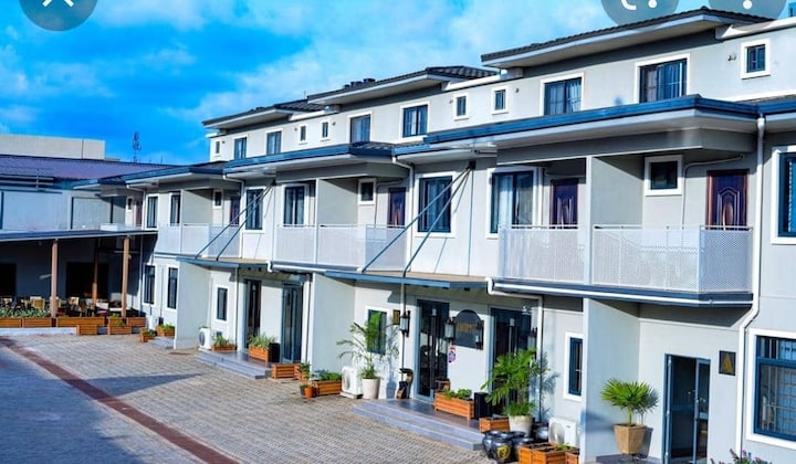 Canwin Hotel 华人酒店（免费接送机，中餐厅，包三餐套餐） - Accra