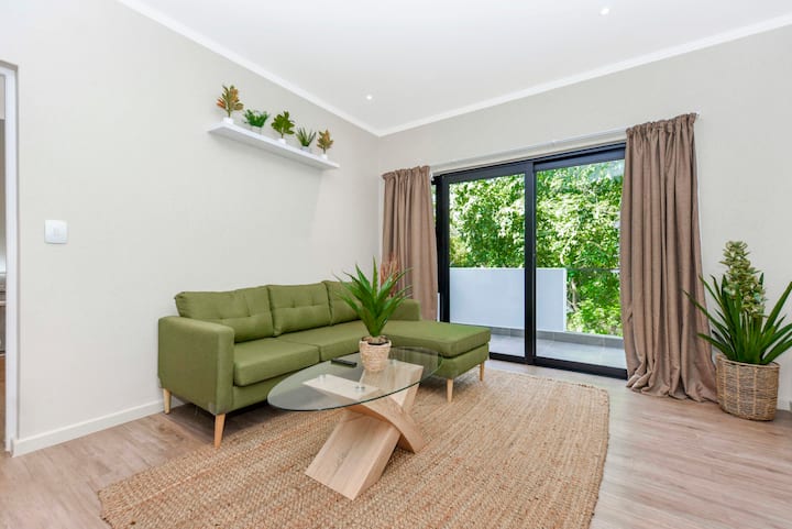 Rosebank Gem | 2-br Apartment With Luxe Amenities - Johannesburg