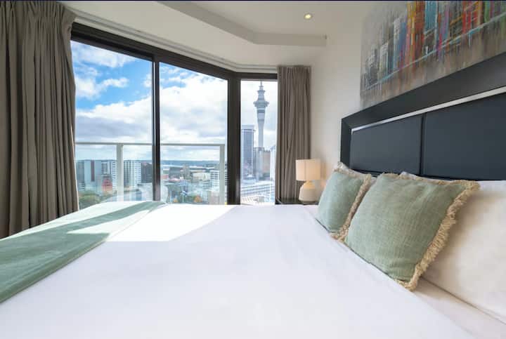 Skytower And City View 2 Bedroom Apt On High Floor - 
