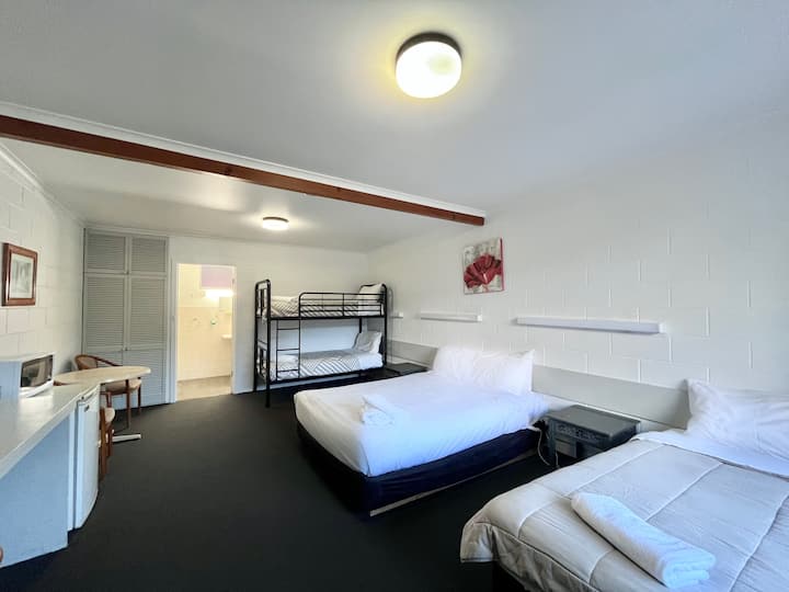 Family Room For 5 Guests! - Halls Gap