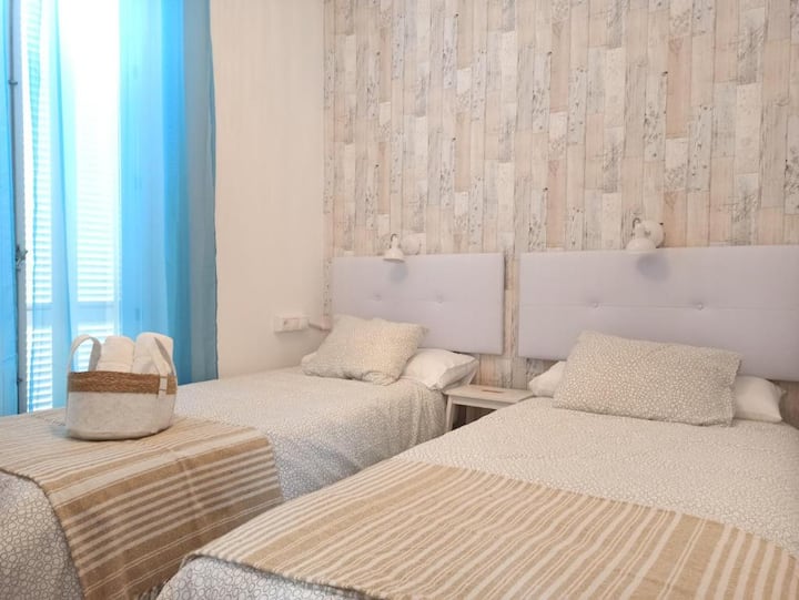Casamorada. Apto Con Balcón. 2 Camas/sofá Cama - Cadice