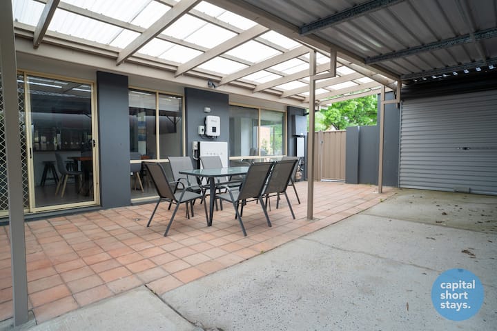 King Bed | Petfriendly | Enclosed Yard | Nearshops - Canberra