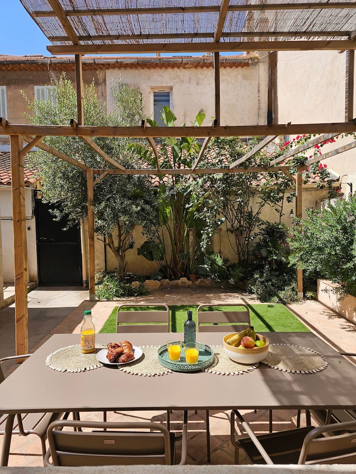 Jardin Secret, Vielle Ville, Maison 4ch & Parking - La Ciotat