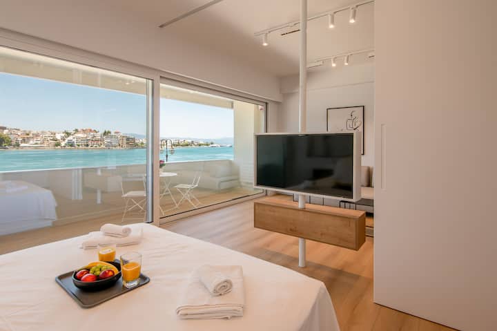 Live In Style Suites #3 - Seaside Apartments - Халкида