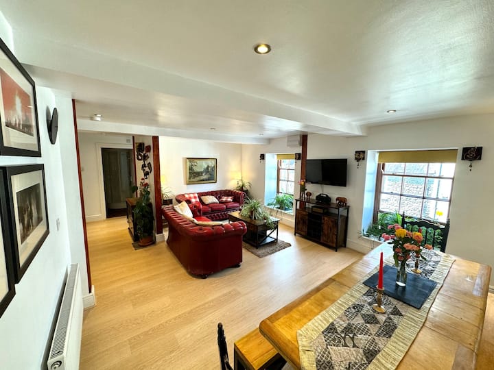 Deluxe, 4 Bed Suite, Llandovery - Llandovery