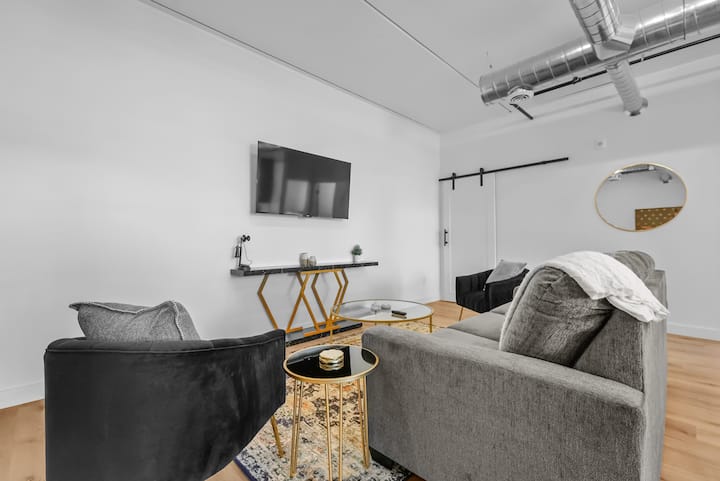 Rooftop I Hot Tubs + Cornhole I 2 King Br - Traverse City, MI