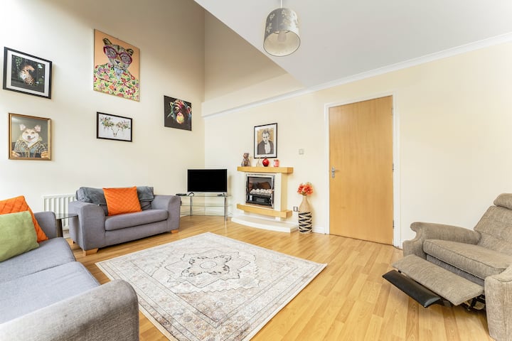 Luxurious 5-bed Finnieston Sky Duplex+free Parking - Glasgow