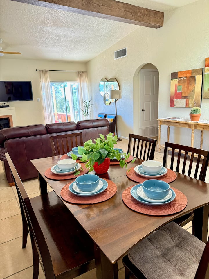 Clean And Cozy Centrally Located 3bd/2ba Townhome - Las Cruces, NM