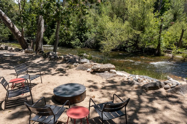 4 Bedrooms/4 Bath & Pet Friendly - River Front! - Three Rivers, CA