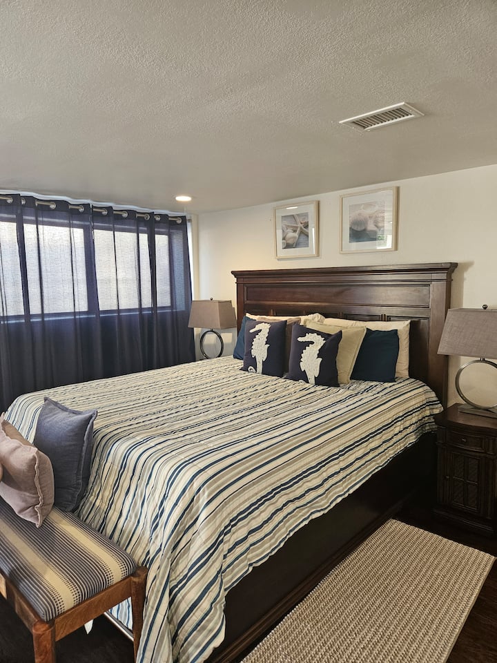 Coronado Charming Vacation Abode - Coronado, CA