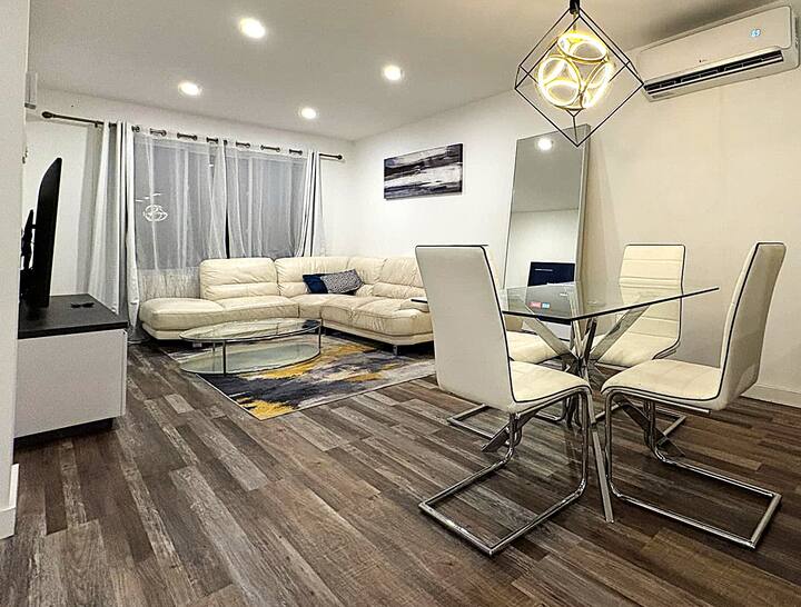 Modern Townhouse With Backyard - Montreal