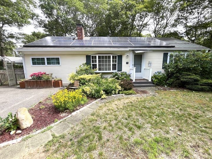 Mid-cape Updated Cottage With Wifi, Fenced-in Yard - Englewood Beach, MA