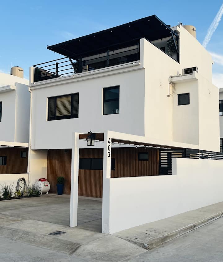 Vista Del Mar *Stunning Three-story Home* Gated - Ensenada