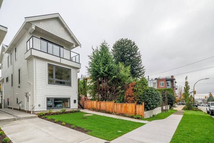 Spacious 2bd, 2bth Suite With Free Parking - Grouse Mountain