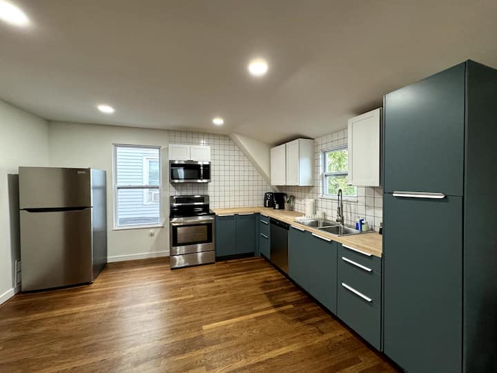 Legally Authorized Cozy Apartment Off Main Street - Hamilton, OH