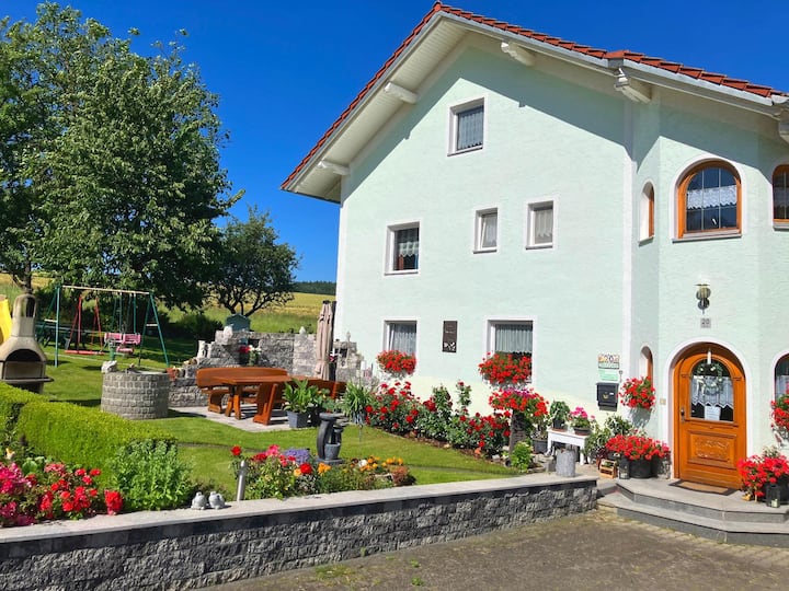Haus Elfriede -Ferienwohnung Mit Balkon - Cham