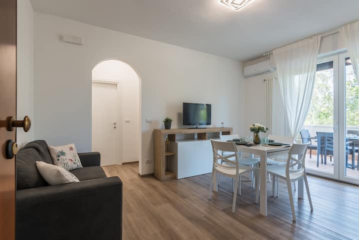 2bedroom Apt Parking Space, 100 Mt From The Beach. - Riccione