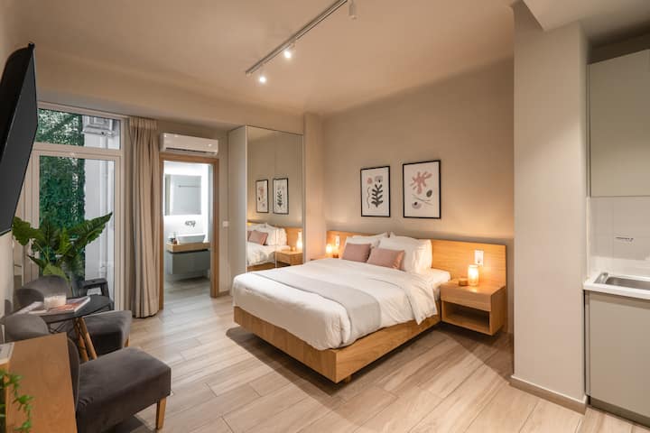 Charming Studio In Exarchia With Gym & Laundry - Athen