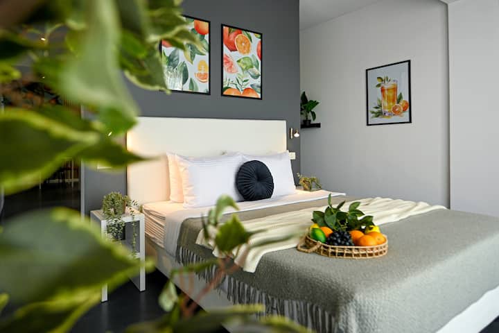 Central Studio With Balcony: Chic & Comfortable - Bucarest