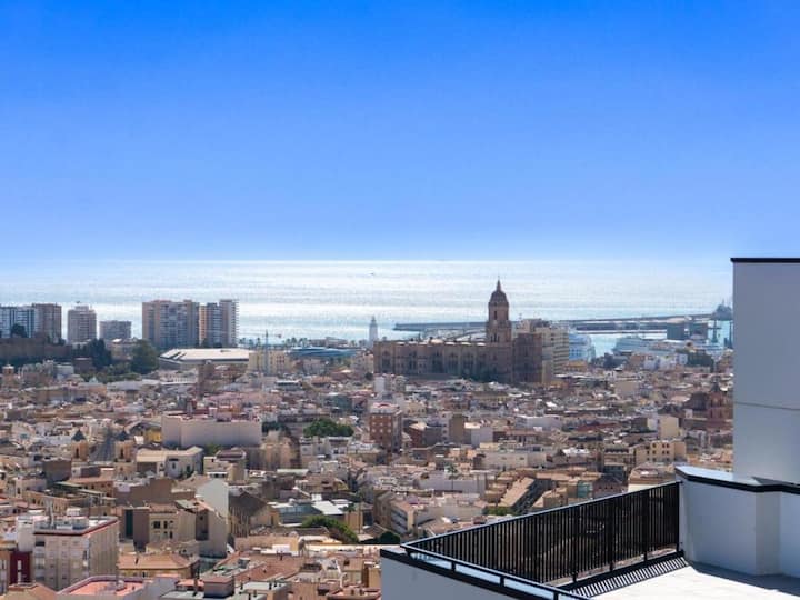Skyline Serenity: Modern 17th Floor In Málaga - Málaga