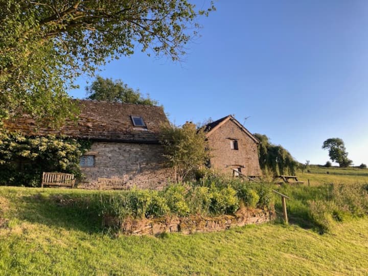 Charming Rustic Farmhouse & Barn - Hay-on-Wye
